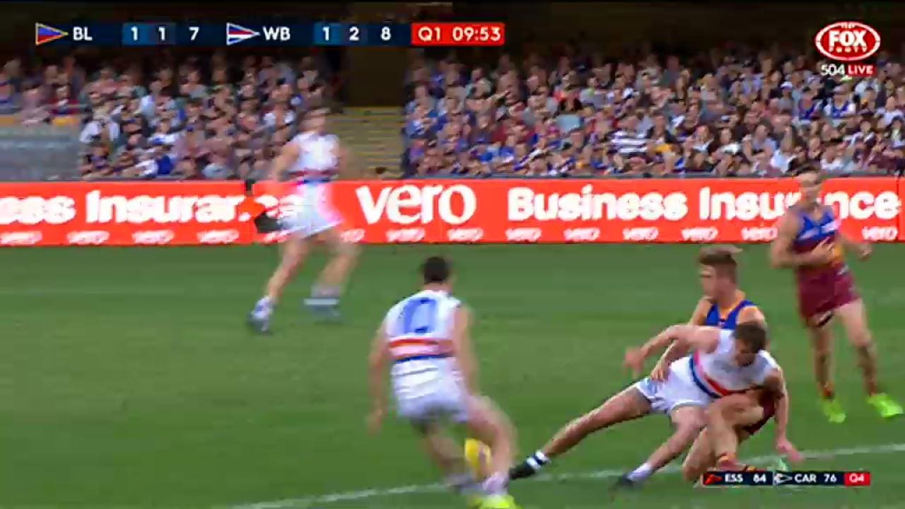 WATCH: Key Dog helped off with hamstring injury - AFL News - Zero Hanger