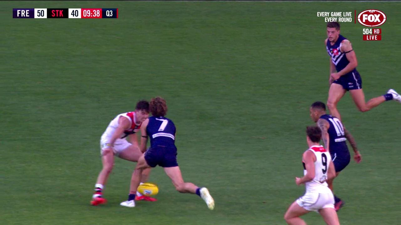 WATCH: Fyfe gets KO'd - AFL News - Zero Hanger
