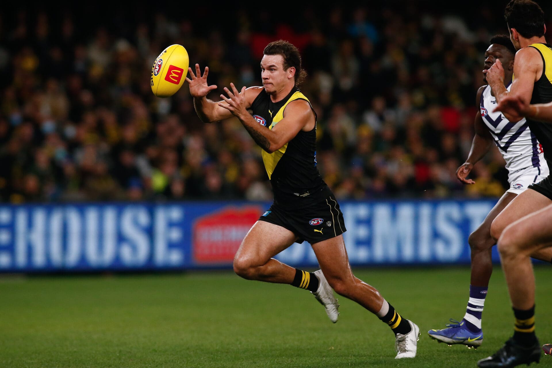 Giant Lachie Ash on high expectations, his Dad, GWS future, Heath Shaw ...