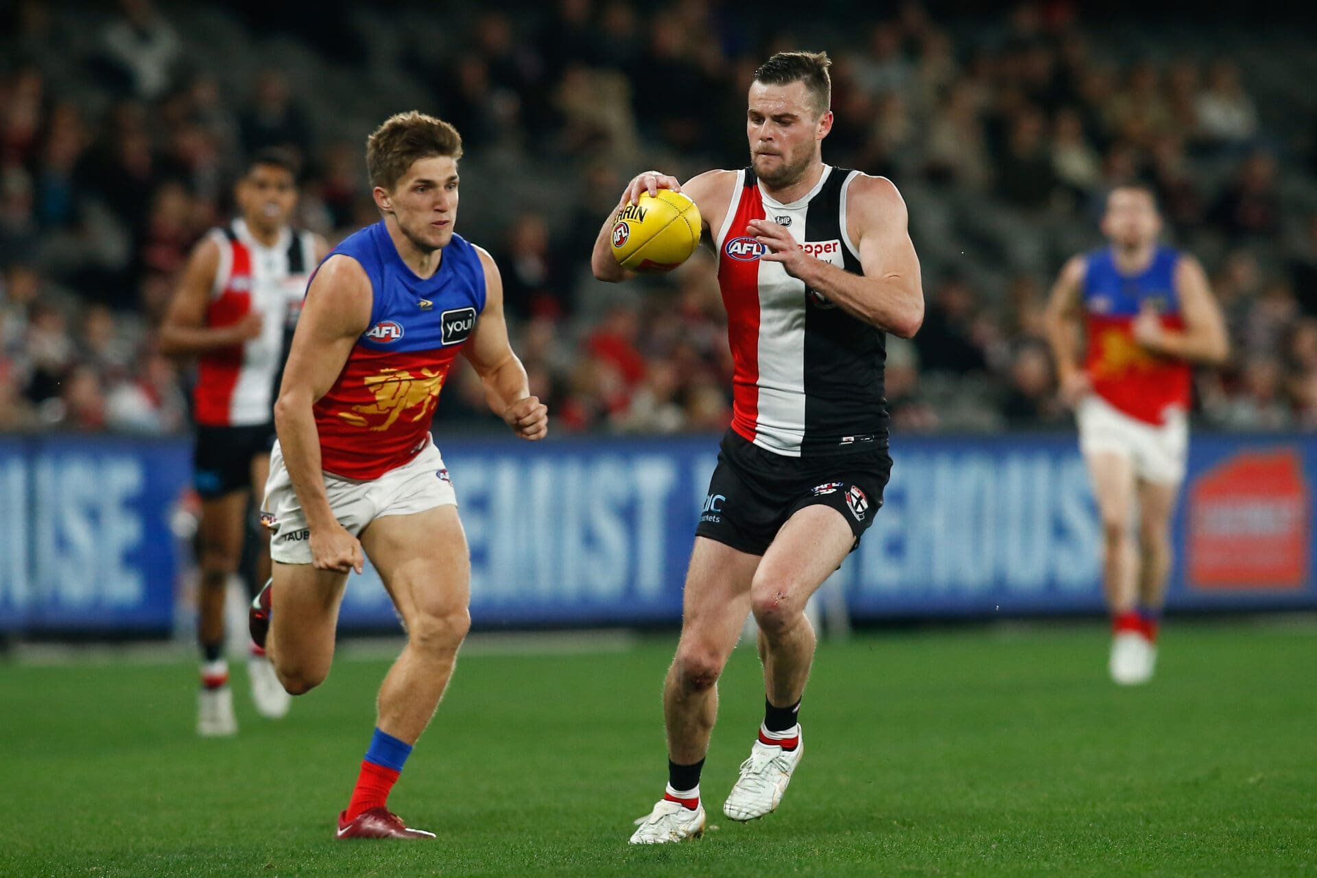 New bidder for Eagles star, front-runner for AA defender and the Crow ...