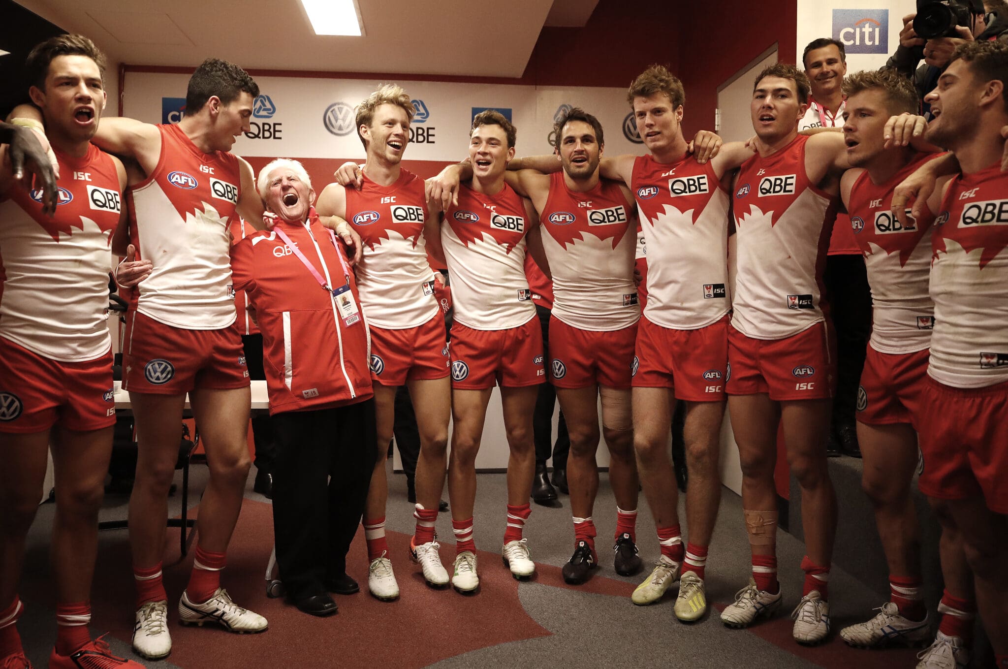 Swans farewell beloved fan Kenny - AFL News - Zero Hanger