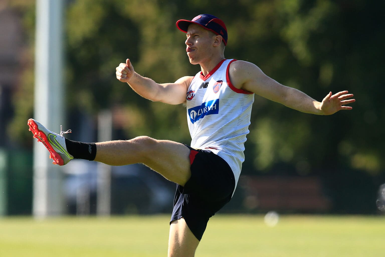 Melbourne to challenge Lachie Hunter bump ban - AFL News - Zero Hanger