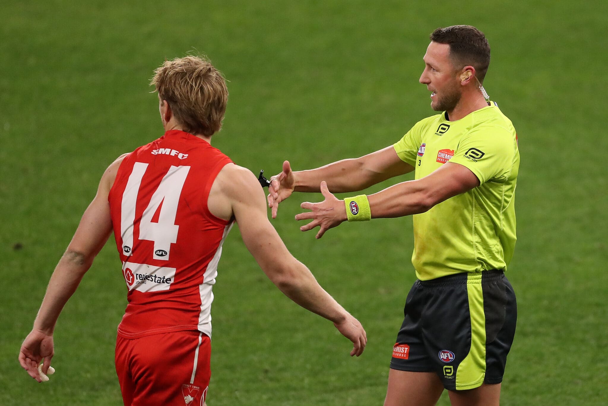 AFL umpire backs introduction of 'captain's challenge' - AFL News ...